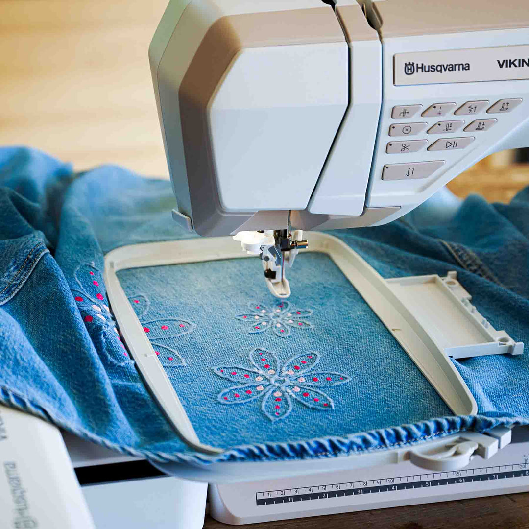 Husqvarna® Viking® DESIGNER EPIC™ 3 Sewing & Embroidery Machine Starli ...