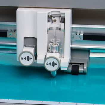 MOMENTO™ 24" Craft Cutting Machine | SINGER®