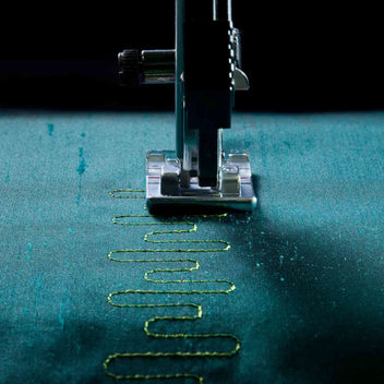 creative expression™ 750 Sewing and Embroidery Machine | PFAFF®